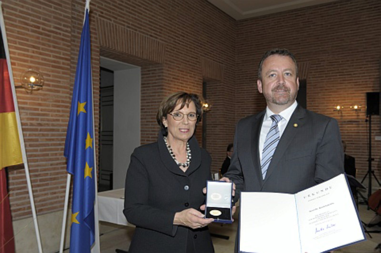 Europa-Medaille für Dr. Bernd Fabritius - Siebenbuerger.de