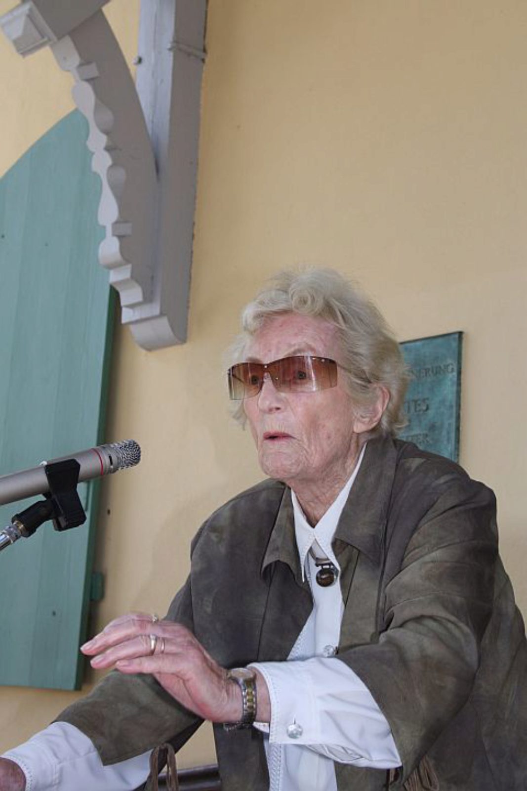 Nachruf auf die 94-jährig verstorbene Romanautorin Edda Dora Essigmann ...