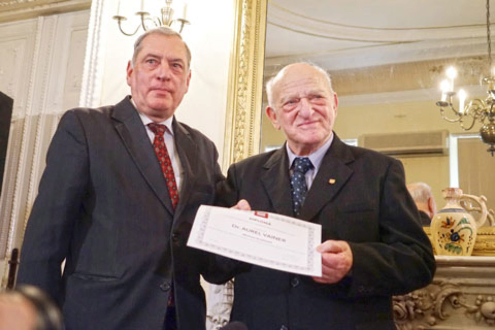 Goldene Ehrennadel für Aurel Vainer: „Meilenstein der Moral und ...