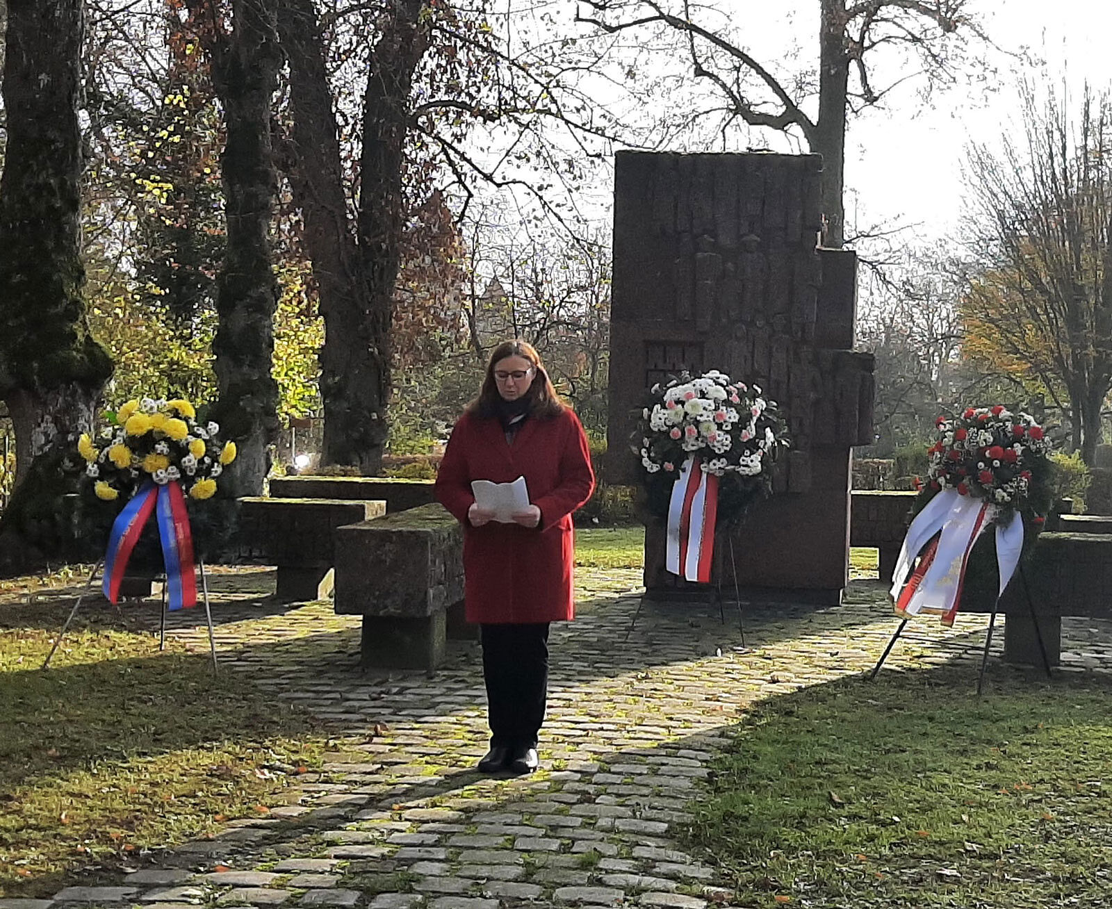 Rede zum Volkstrauertag in Dinkelsbühl: Gedenken und Mahnung zugleich - Siebenbuerger.de