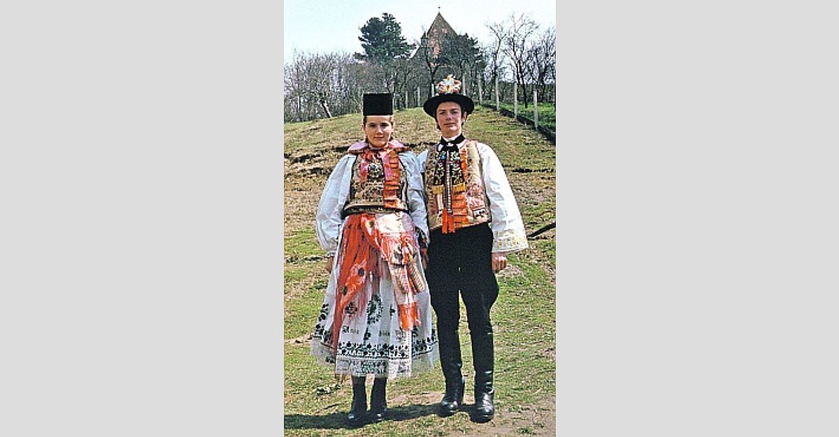 Kirchen Und Festtracht Von Stolzenburg Siebenbuerger De