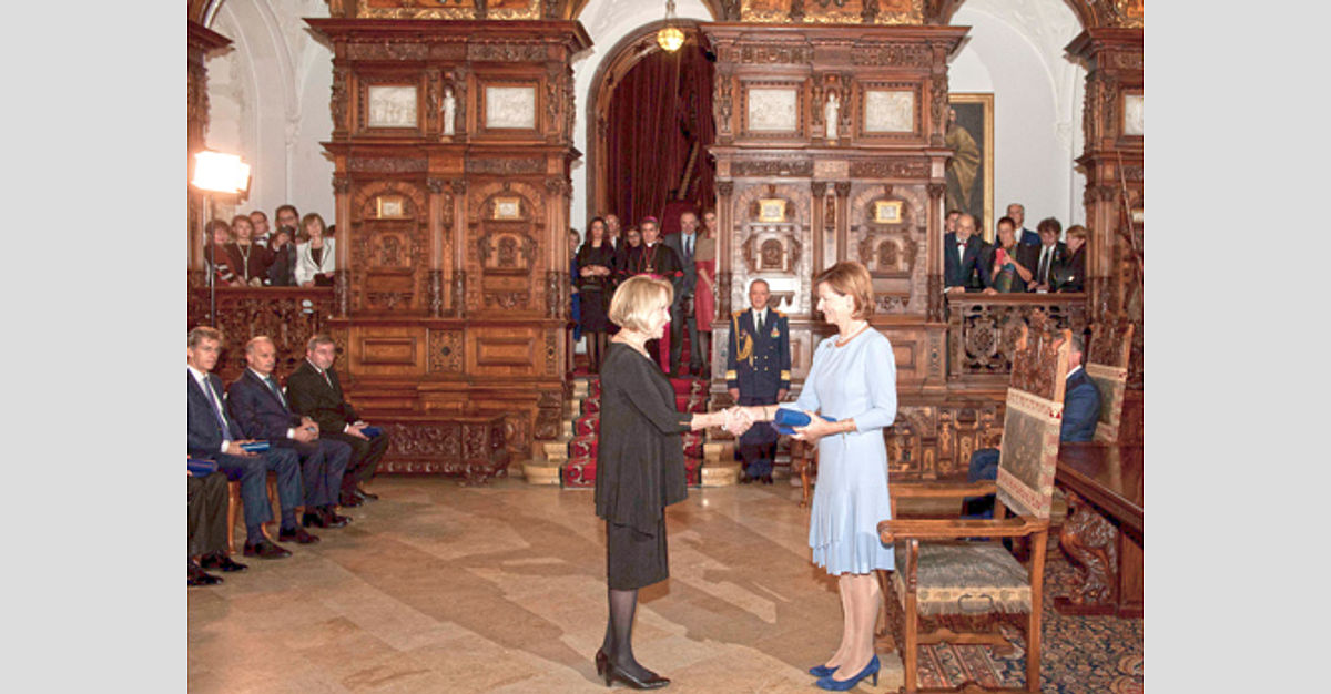 Politologin Anneli Ute Gabanyi in Schloss Peleș geehrt - Siebenbuerger.de