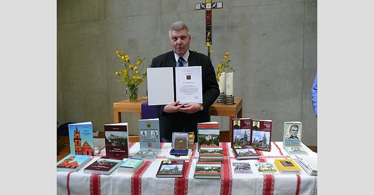 Historiker Michael Kroner erhält Carl-Wolff-Medaille - Siebenbuerger.de