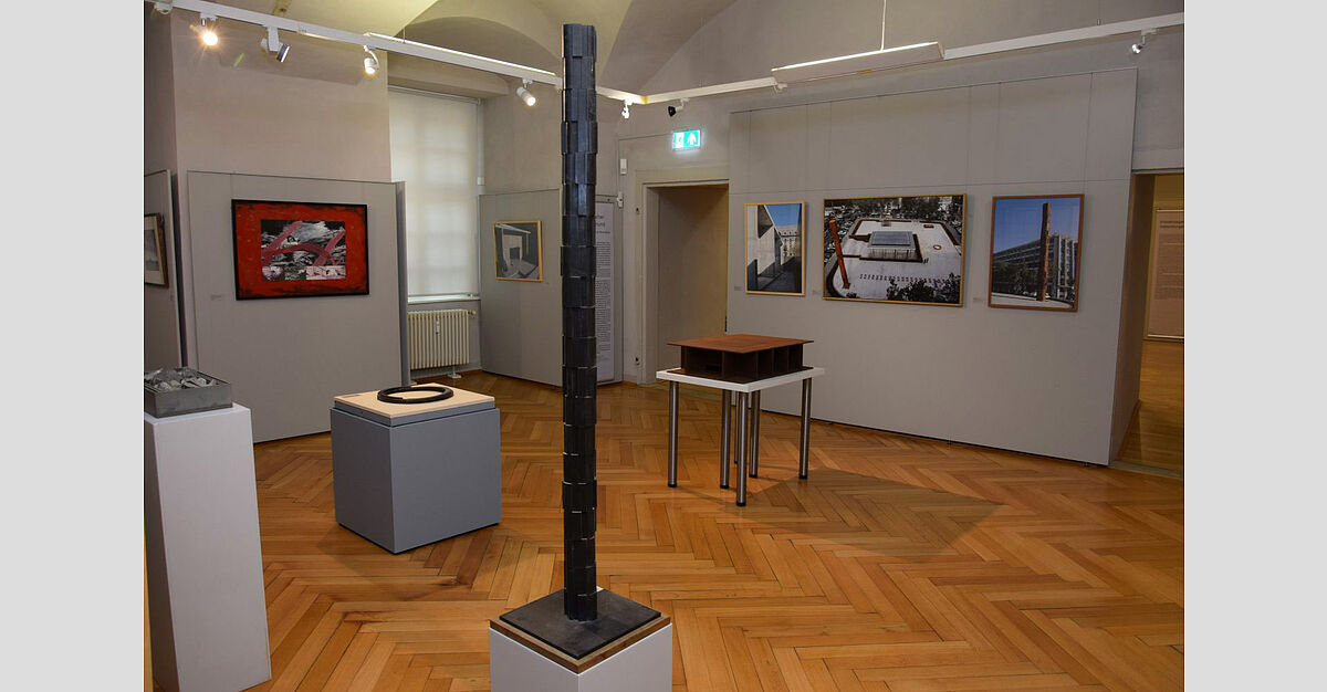 „Memoria – Denk- und Mahnmale“: Peter Jacobis sehenswerte Ausstellung ...