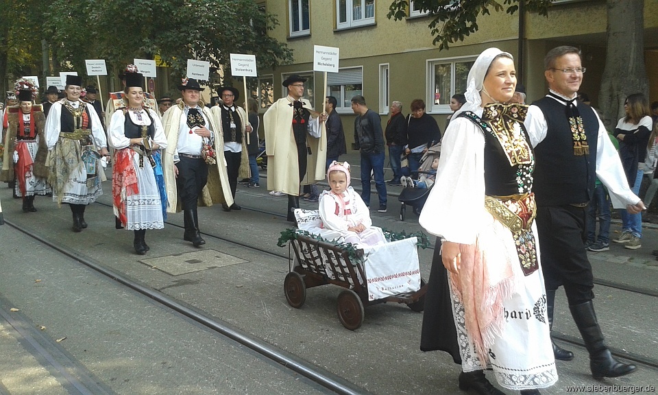 Siebenbürger Sachsen beim Festumzug zum Cannstatter Wasen - Bild Nr. 61 ...
