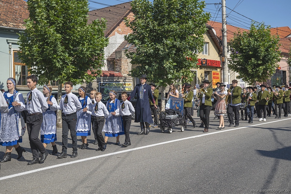 Trachtenumzug beim Sachsentreffen in Zeiden - Siebenbuerger.de